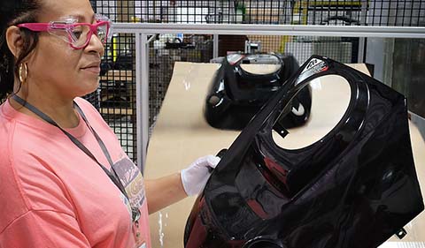 Large-tonnage machines for big injection molding projects